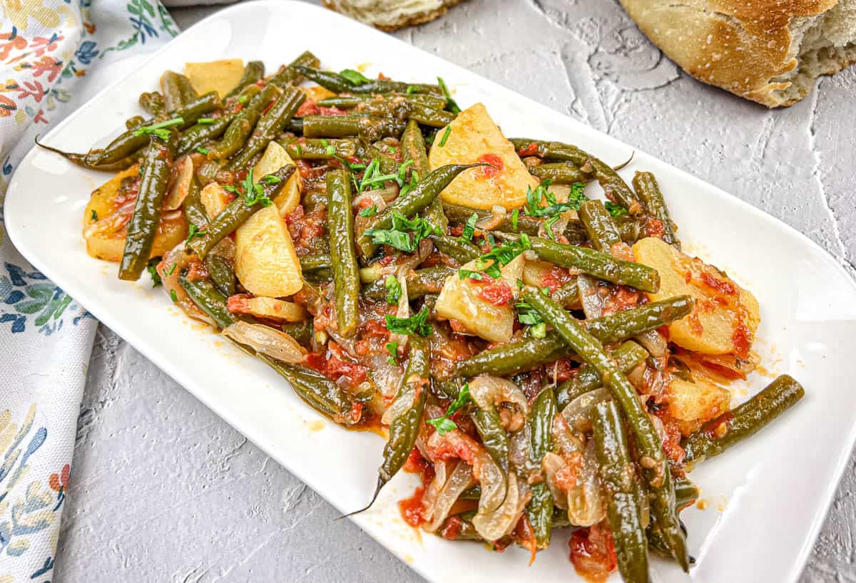 Greek Green Beans (Fasolakia Lathera) - Retro Recipe Book