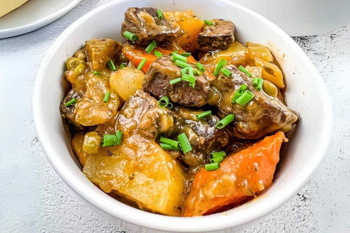 Soups & Stews That Shouldn’t Be This Delicious: 33 Crowd-Pleasers ...